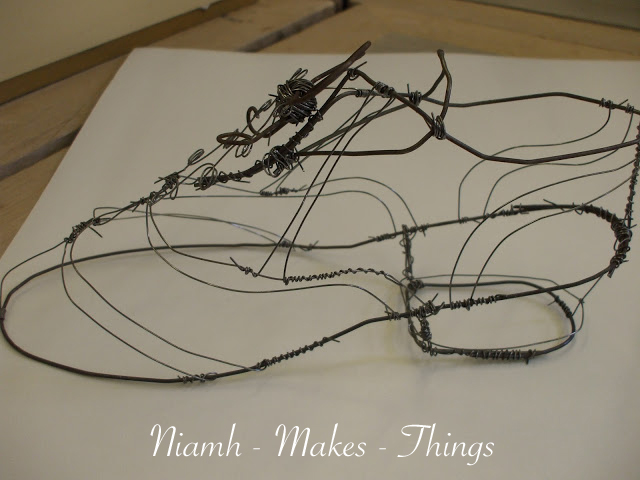 Niamh-makes-things: Wire Shoe