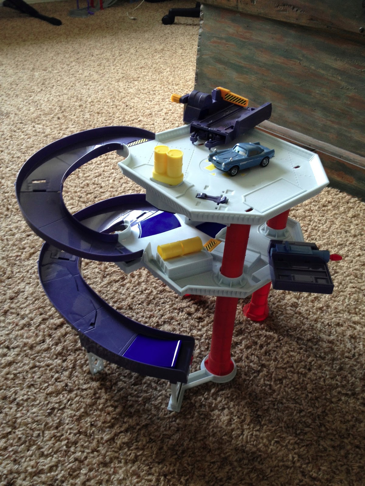 Dan the Pixar Fan: Cars 2: Quick Changers Oil Rig Playset