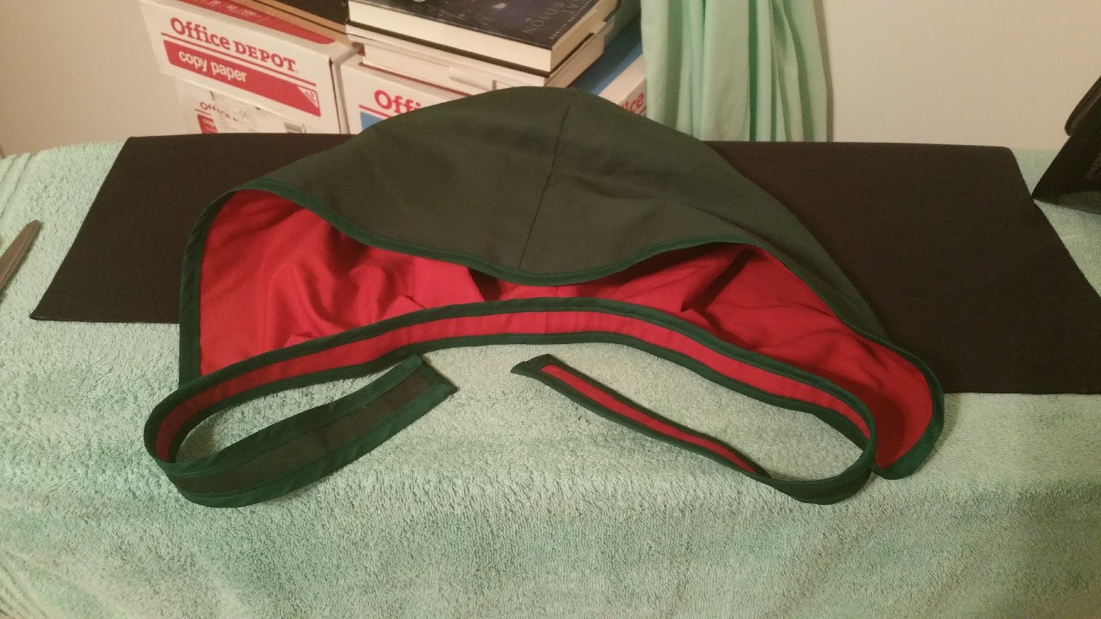 Danielle Sews: Simplicity 1091 Part 1 - Poison Ivy Hood