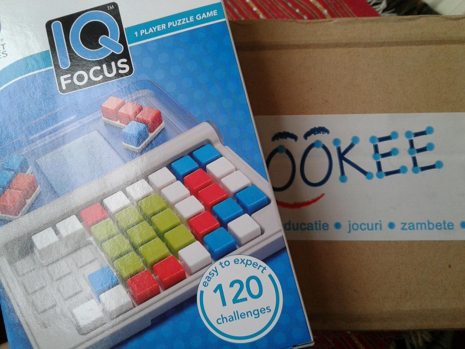 Cine te educă prin jocuri și zâmbete?