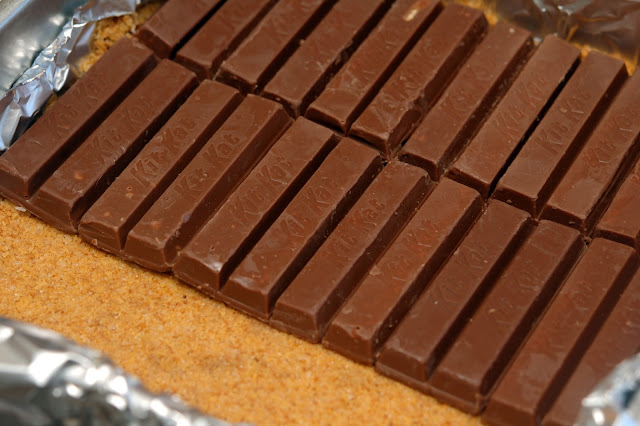 MORE KIT KAT CHEESECAKE BARS!!!! - Hugs and Cookies XOXO