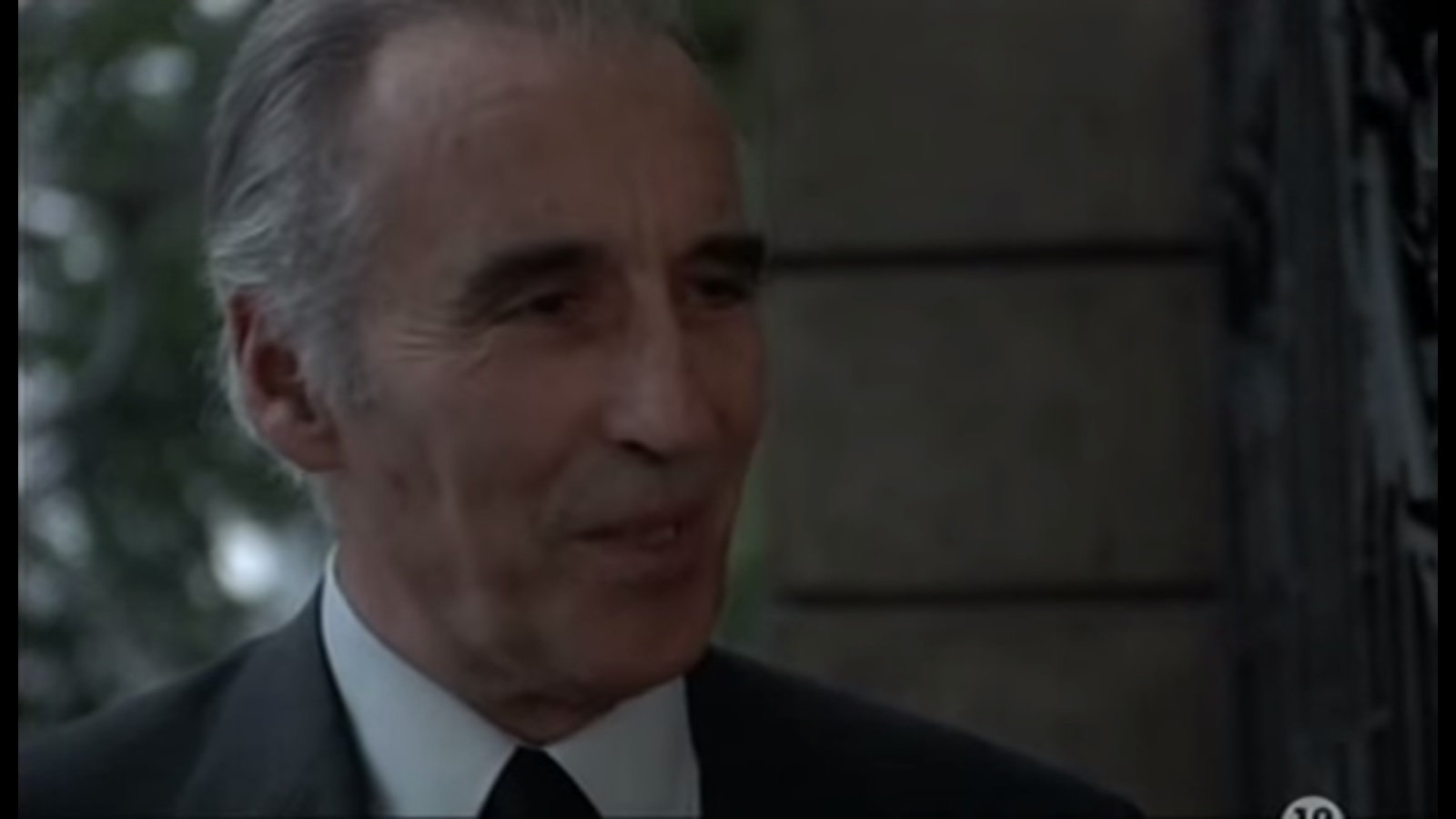 Rotten Reelz Reviews: Sir Christopher Lee Week: The Howling II: Your ...