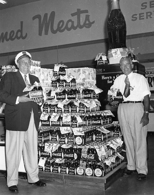 At the Grocery Store in 1965 | retropotamus