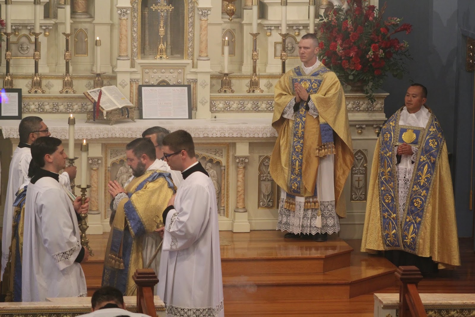 New Liturgical Movement: Photos of a New Priest’s First Mass