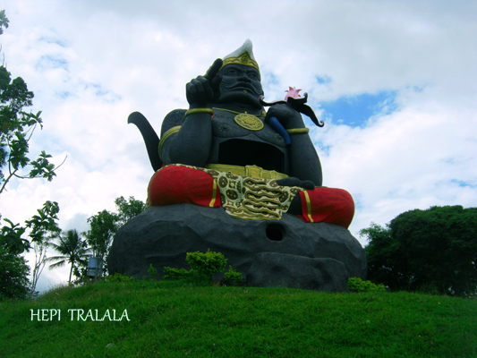 Hepi Tralala: Patung Semar