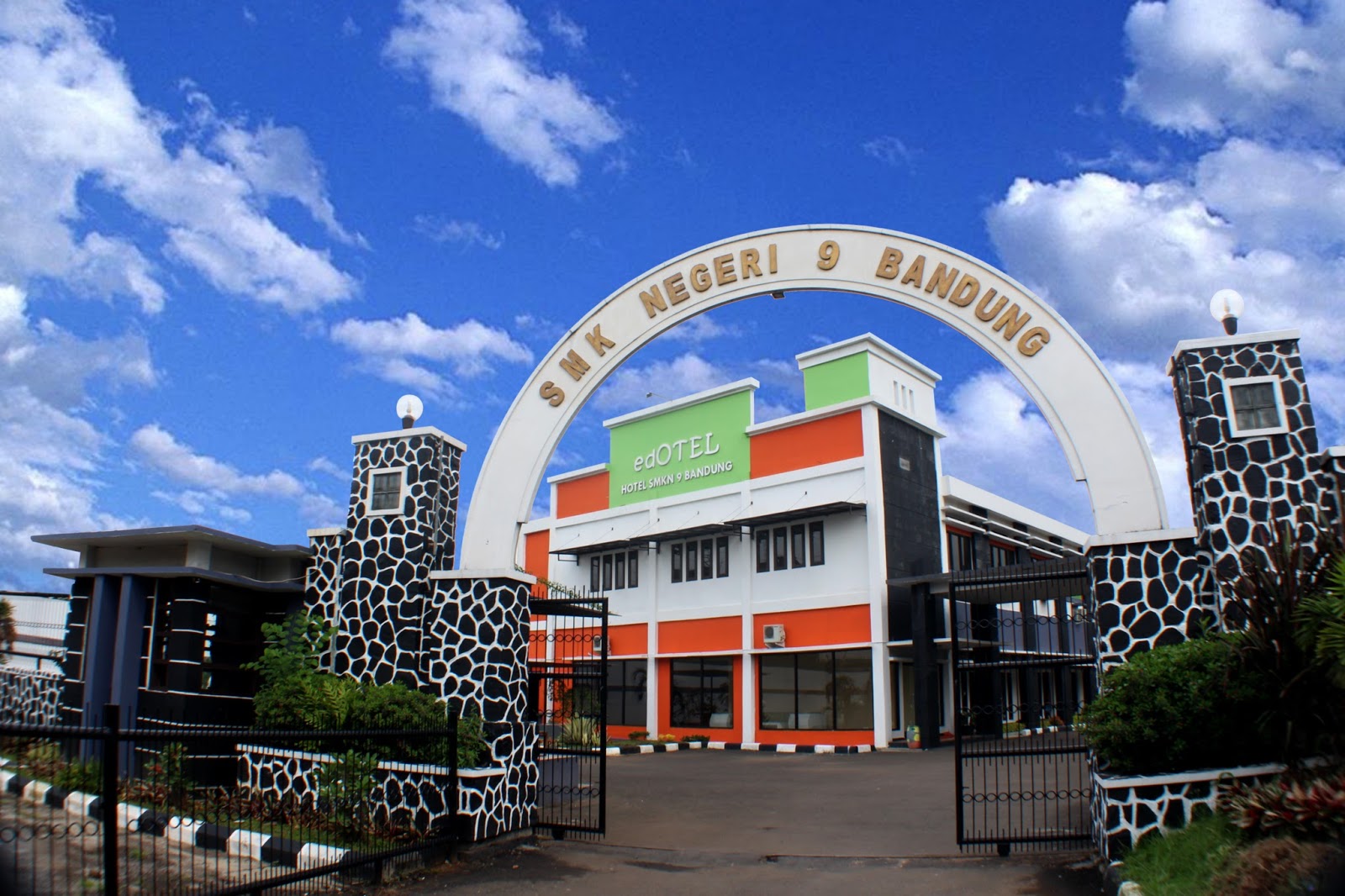 DKV SMKN 9 BANDUNG: KONTAK DKV