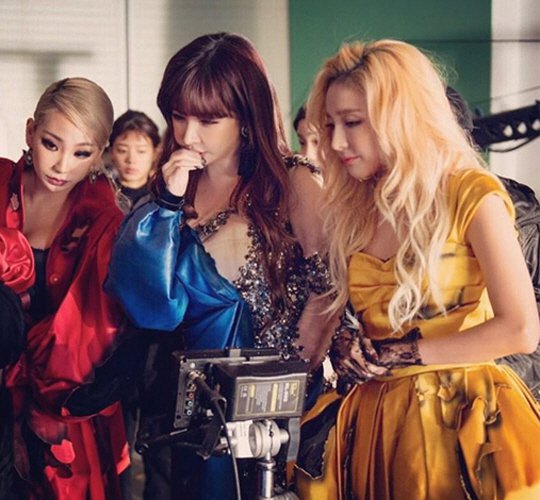 Park Bom congratulates CL's birthday with a picture