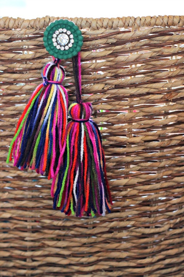 PUT A TASSEL ON IT! | Dimples and Tangles