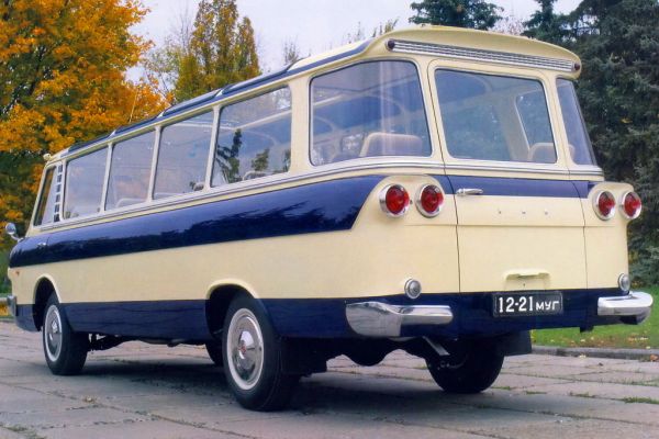 TÖRTÉNELMI KALEIDOSZKÓP...: ZIL-118 Junosť,(173 millió Ft-ot kérnek egy ...