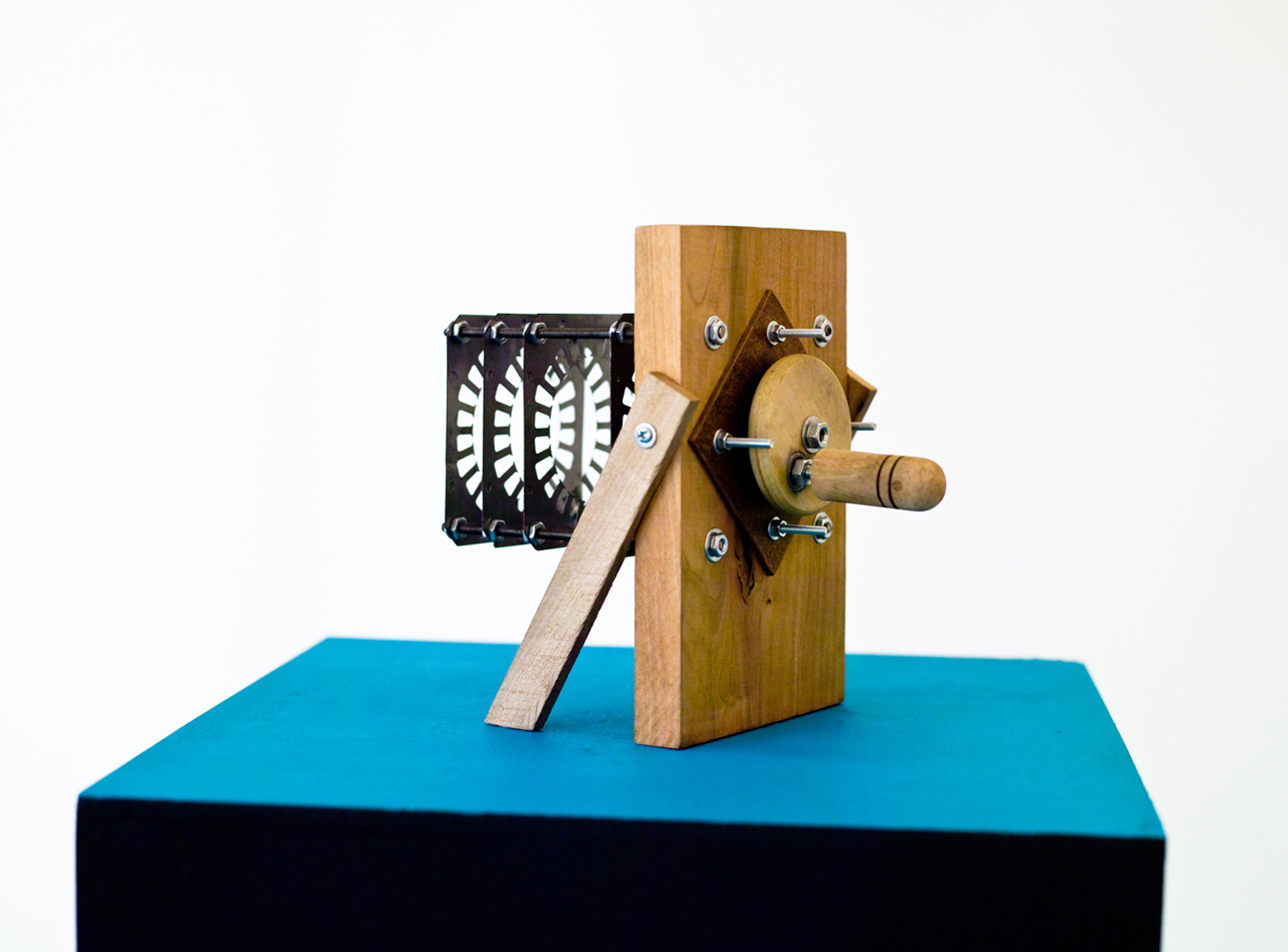 ELISITA PUNTO: Las Maquinas Machines - Sin Fin Útil