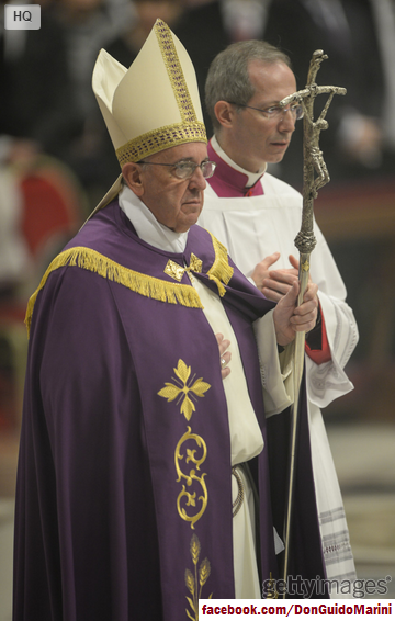 Vivir la Fe Católica: La noble sencillez de las vestimentas litúrgicas