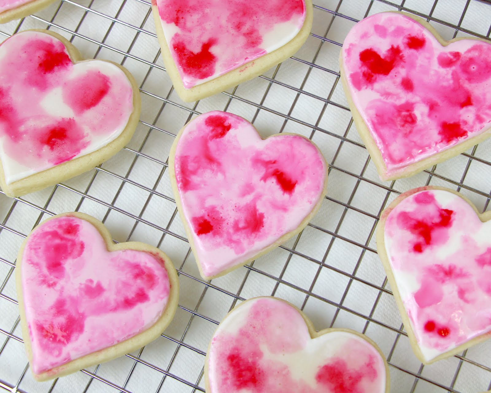 {VIDEO} Pink and Gold DIY Watercolor Sugar Cookies - The Lindsay Ann