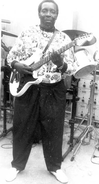 MARIJANI RAJABU MARIJANI 'BULLDOZZER' KIPA WA SIMBA ALIYEKIMBILIA MUZIKI