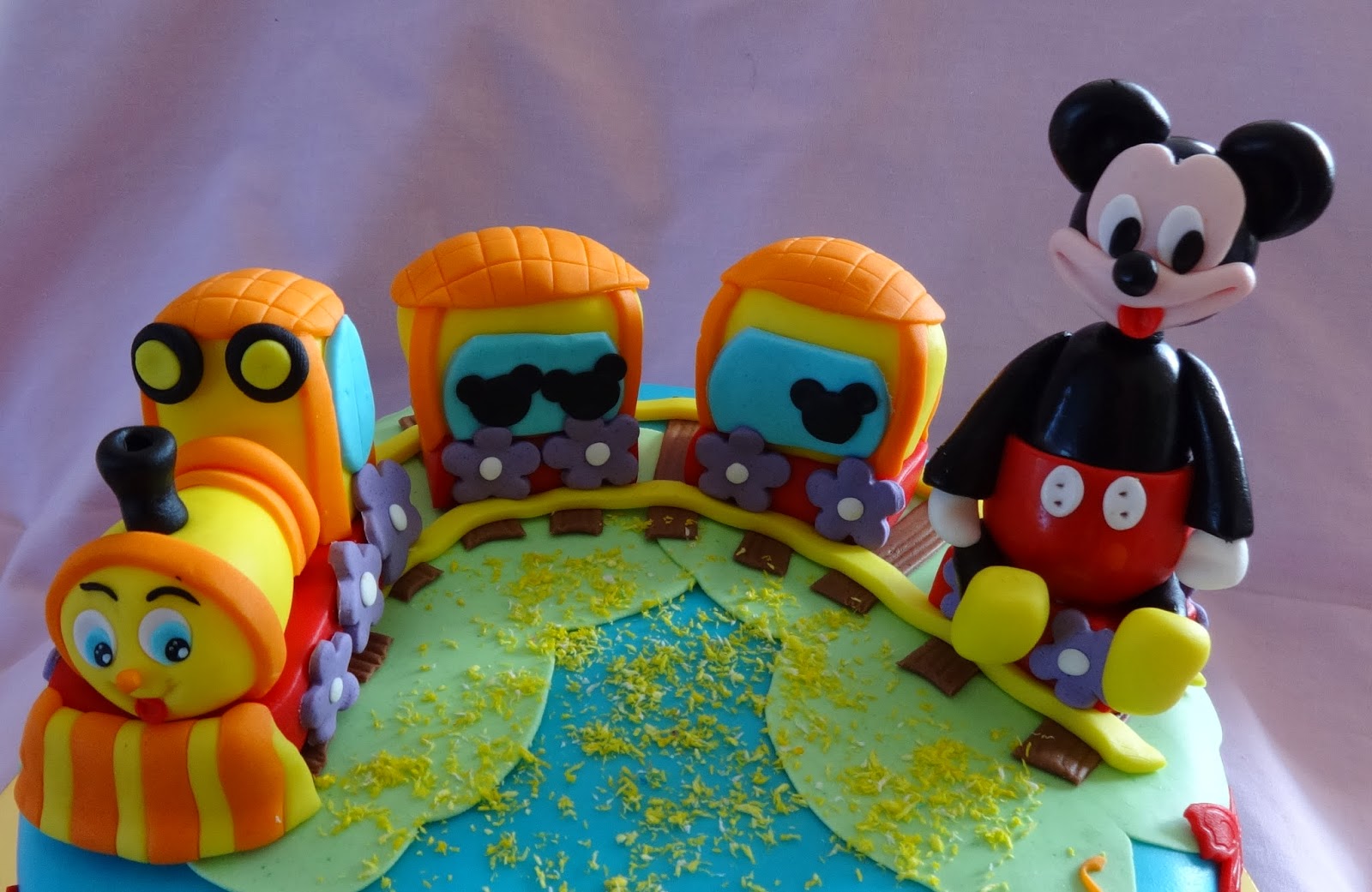 Torturi pentru copii in Constanta: Tort Trenul cu 'Mickey Mouse-usi'