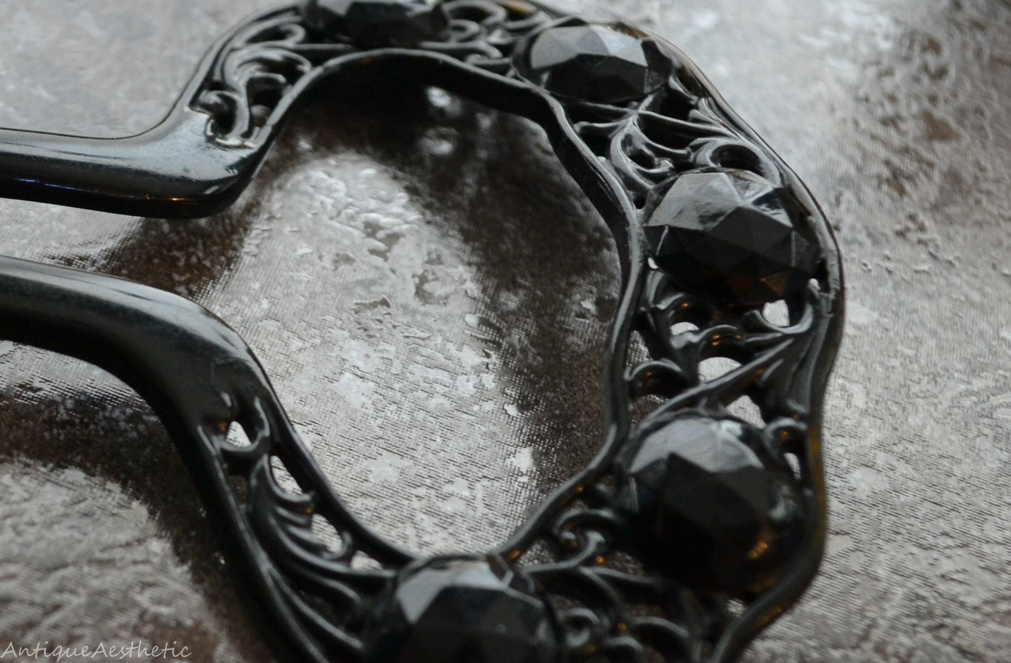 ANTIQUE AESTHETIC: Decorative Hair Combs and the dreaded Celluloid Rot