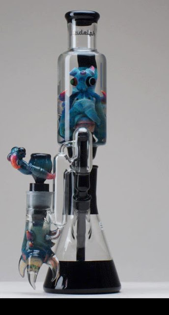 Awesome Pipes: Blue Illadelp Monster Bong