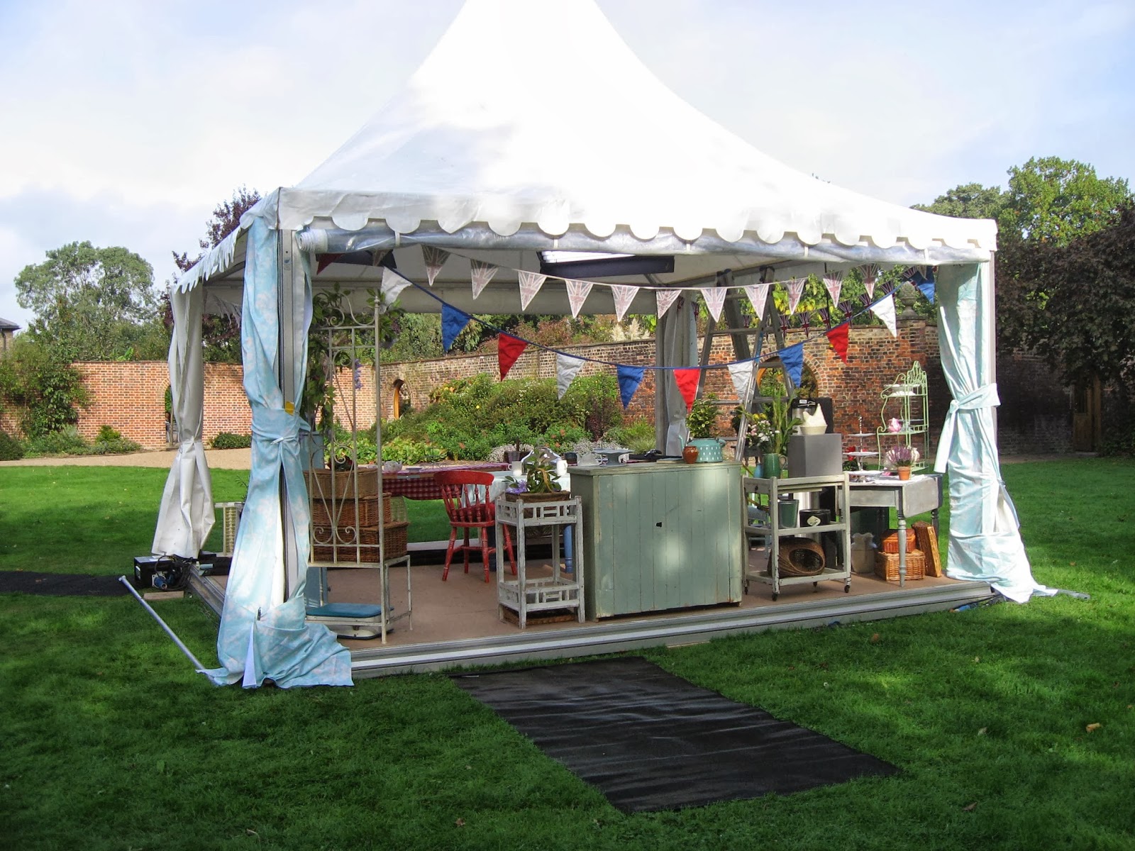 Bowlzee's Little Eye: Great British Bake Off filming this week