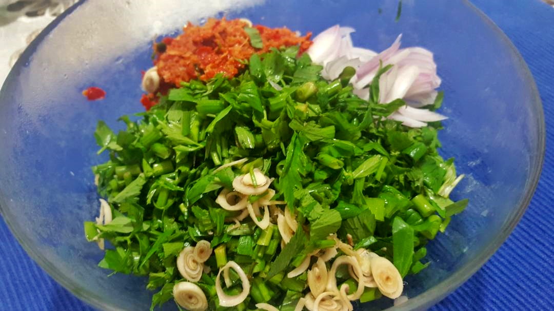 SurayaMSyed: Kerabu Daun Selom