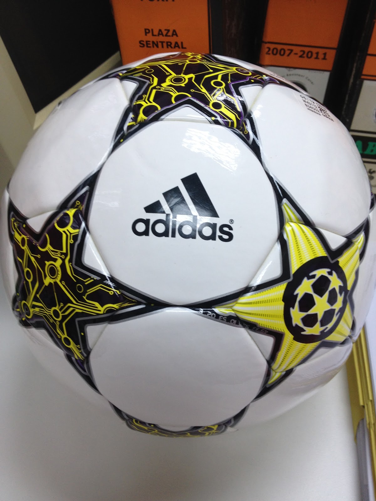 HiddyAsri's Blog: Men's Adidas Fin 12 Capitano Ball