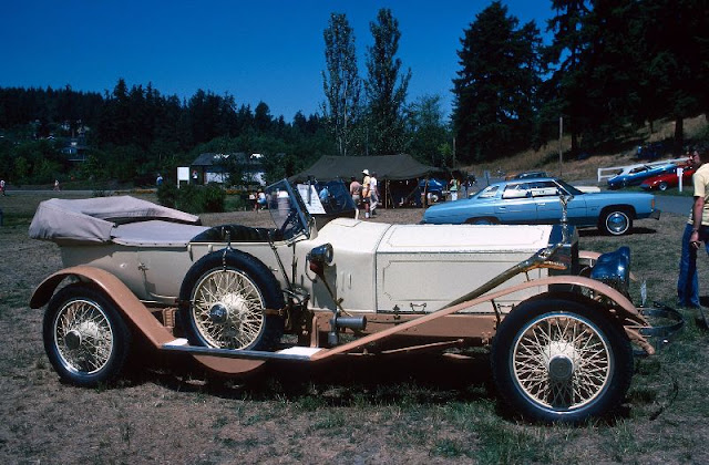 41 Beautiful Photos That Capture Classic Automobiles From the British ...