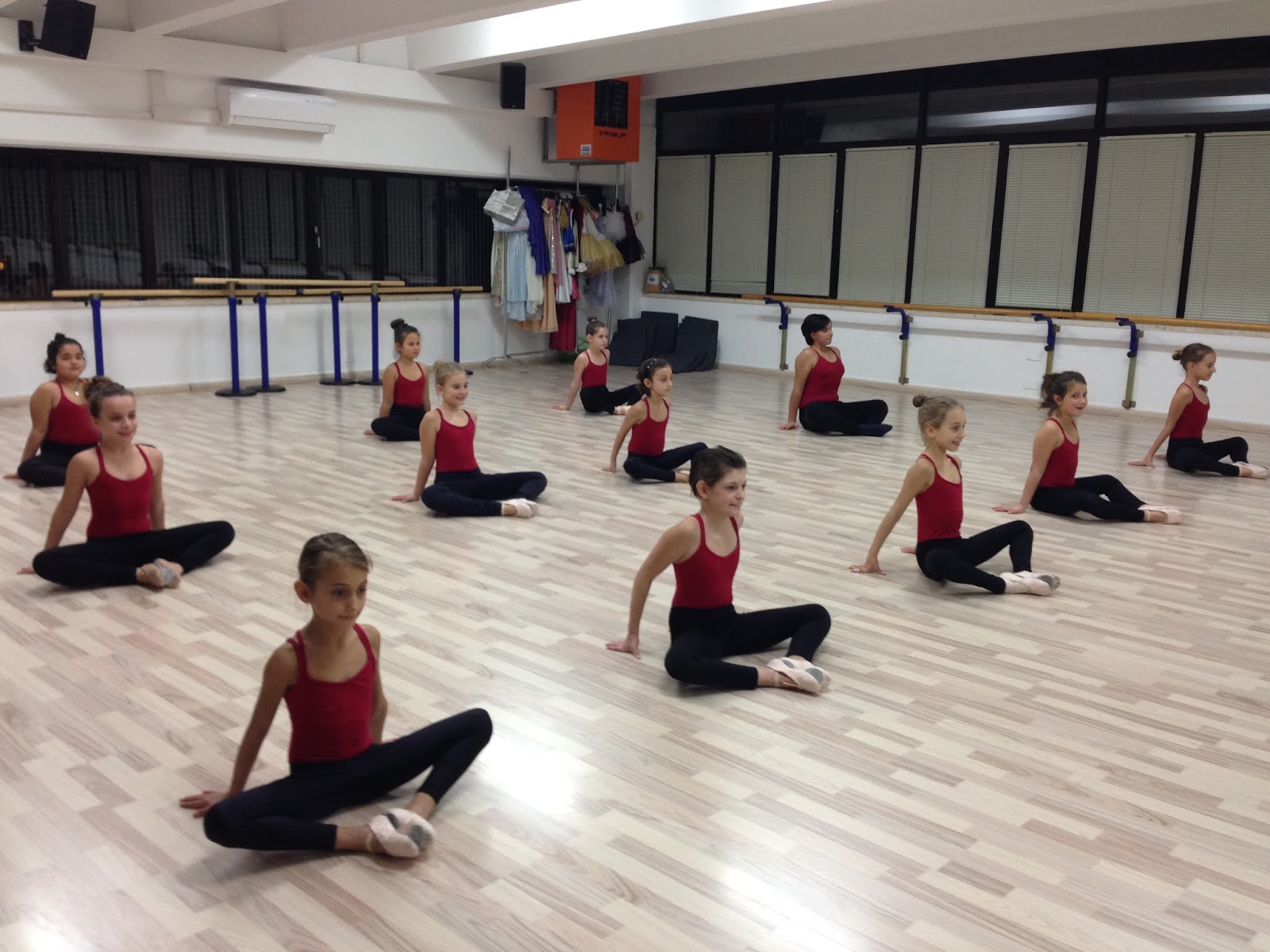 ACCADEMIA ASD: SCUOLA DI DANZA: CLASSICA, MODERNA e HIP HOP