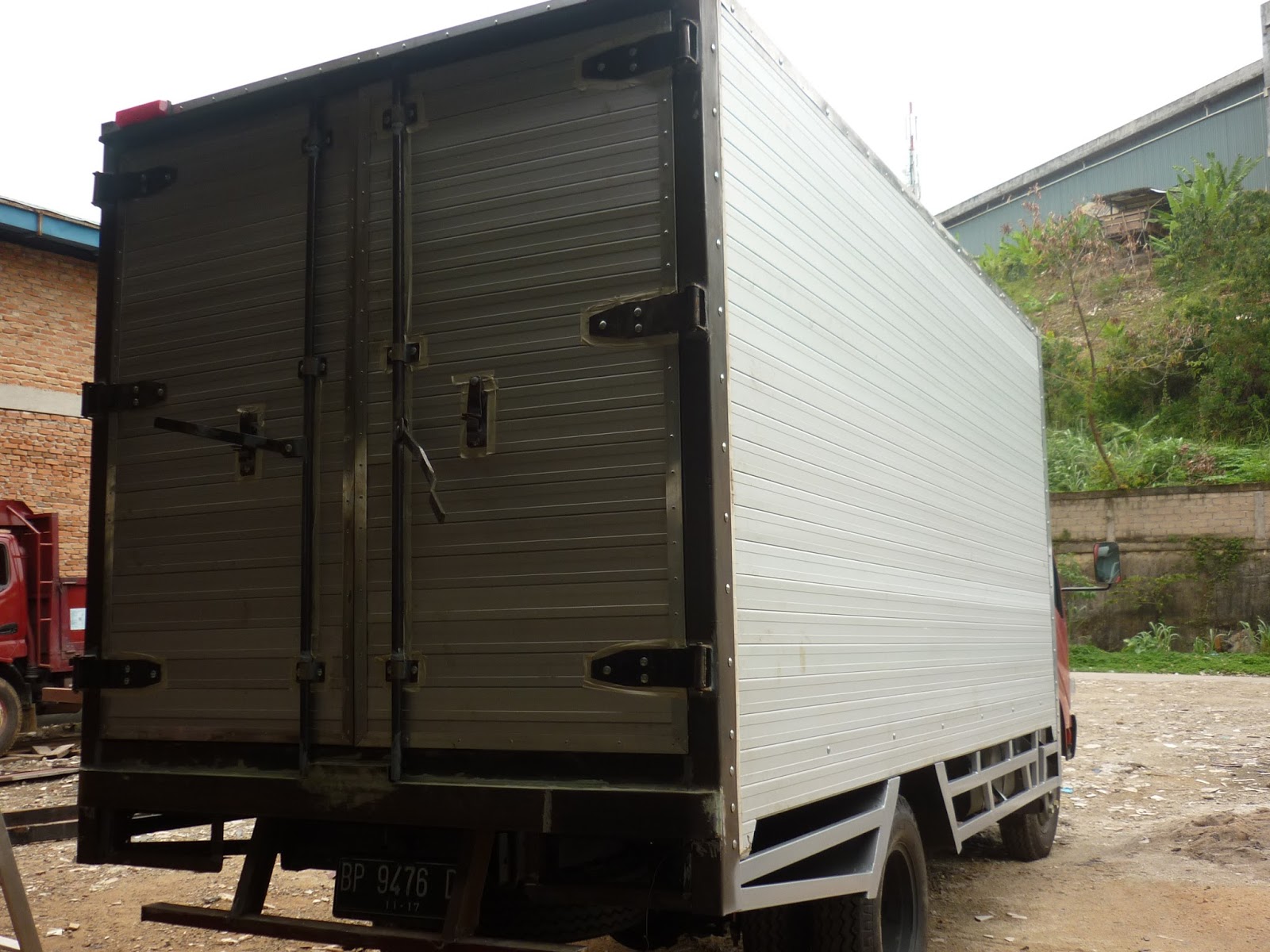 karoseri truk di batam: karoseri box