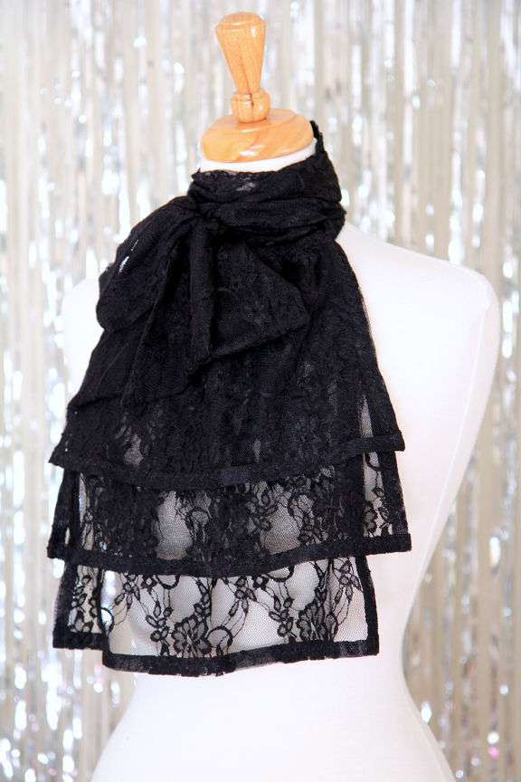 Mademoiselle Mermaid: Mermaid Monday : Vintage-Style Lace Jabot