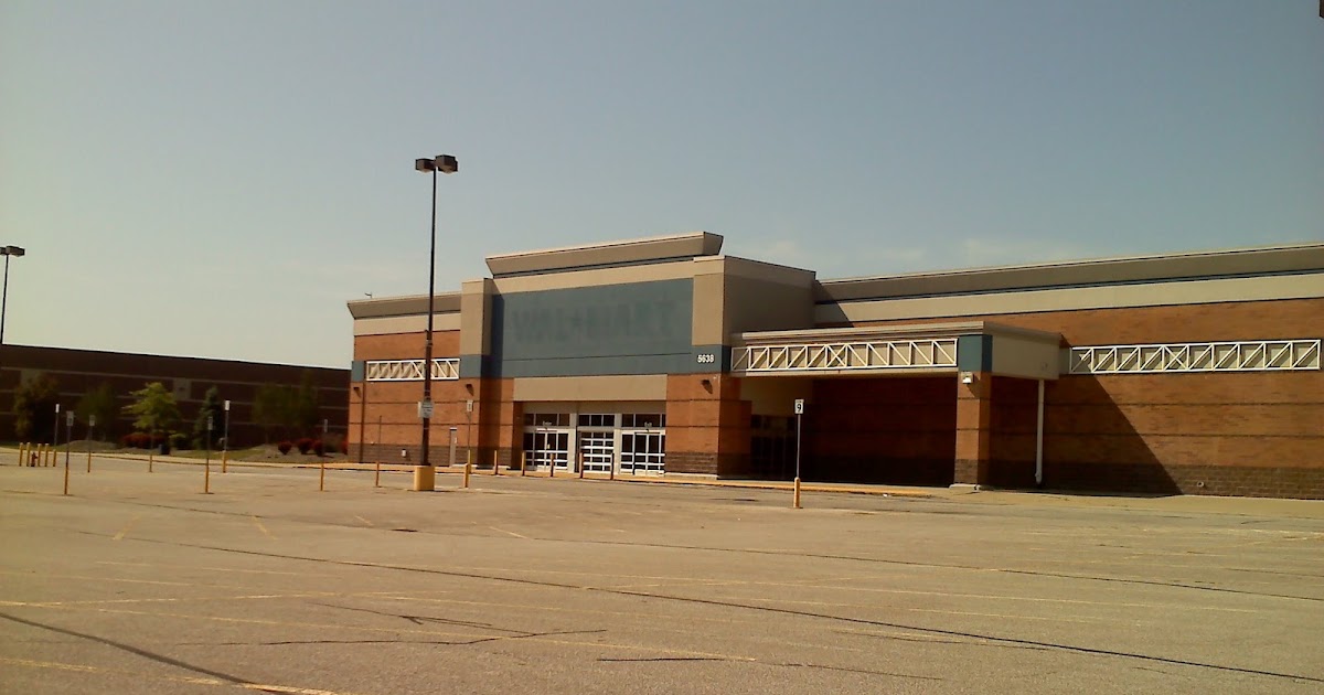 Dead and Dying retail: City View Center in Garfield Heights, Ohio