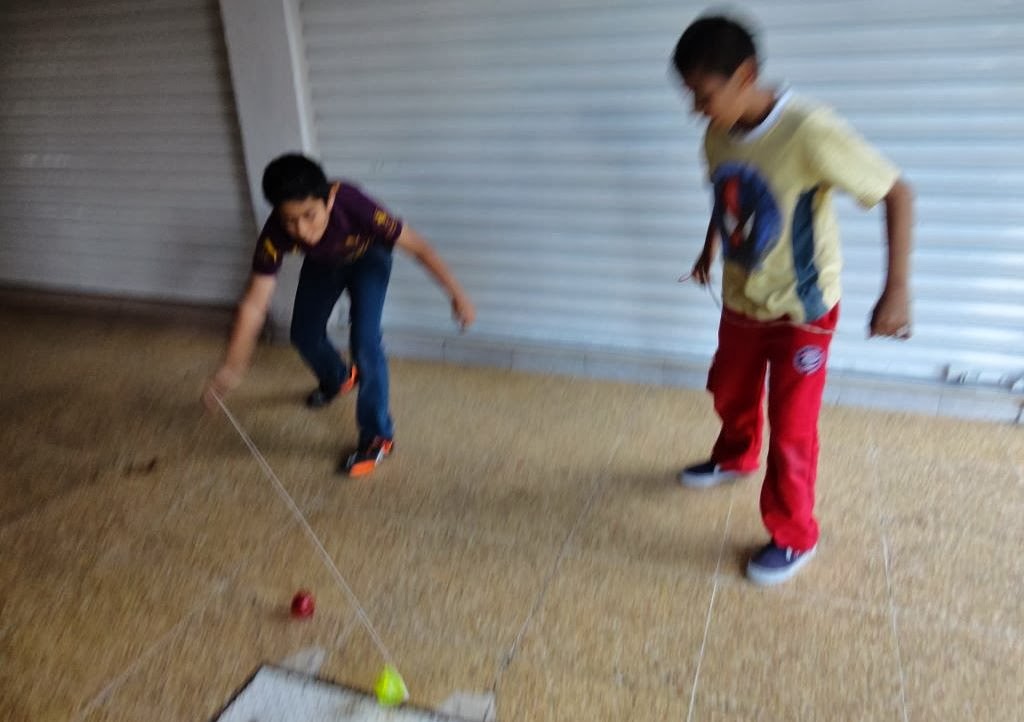 Mis impresiones hechas fotos: Jugando trompo