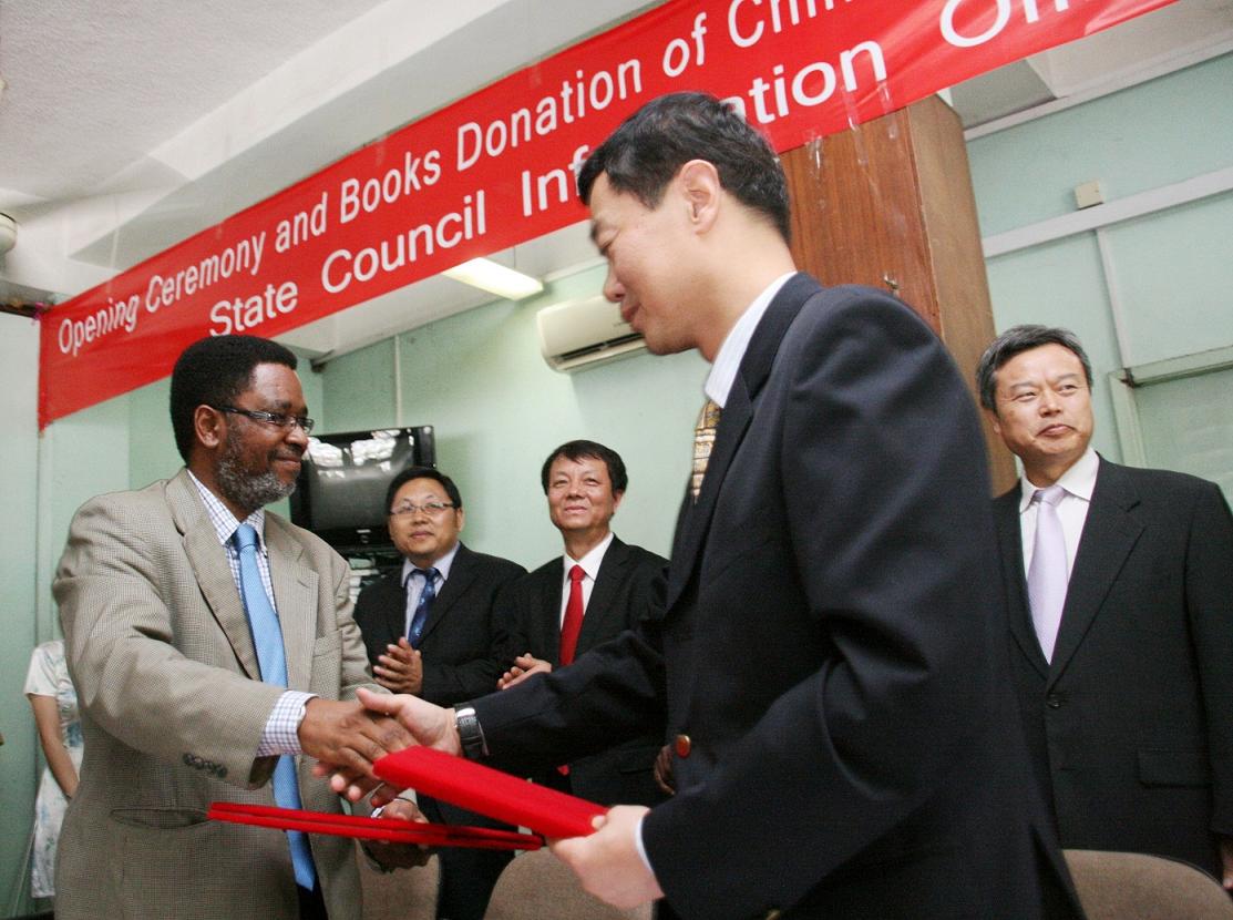 Burudan Mwanzo - Mwisho: SERIKALI YA CHINA YAKABIDHI KOMPYUTA NA VITABU ...