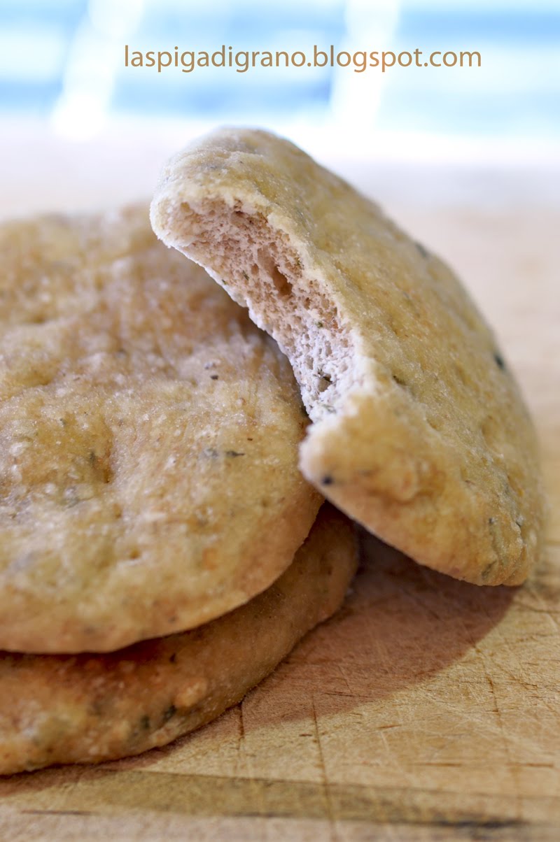 LA SPIGA DI GRANO: Crescentine light alle erbe aromatiche e semi