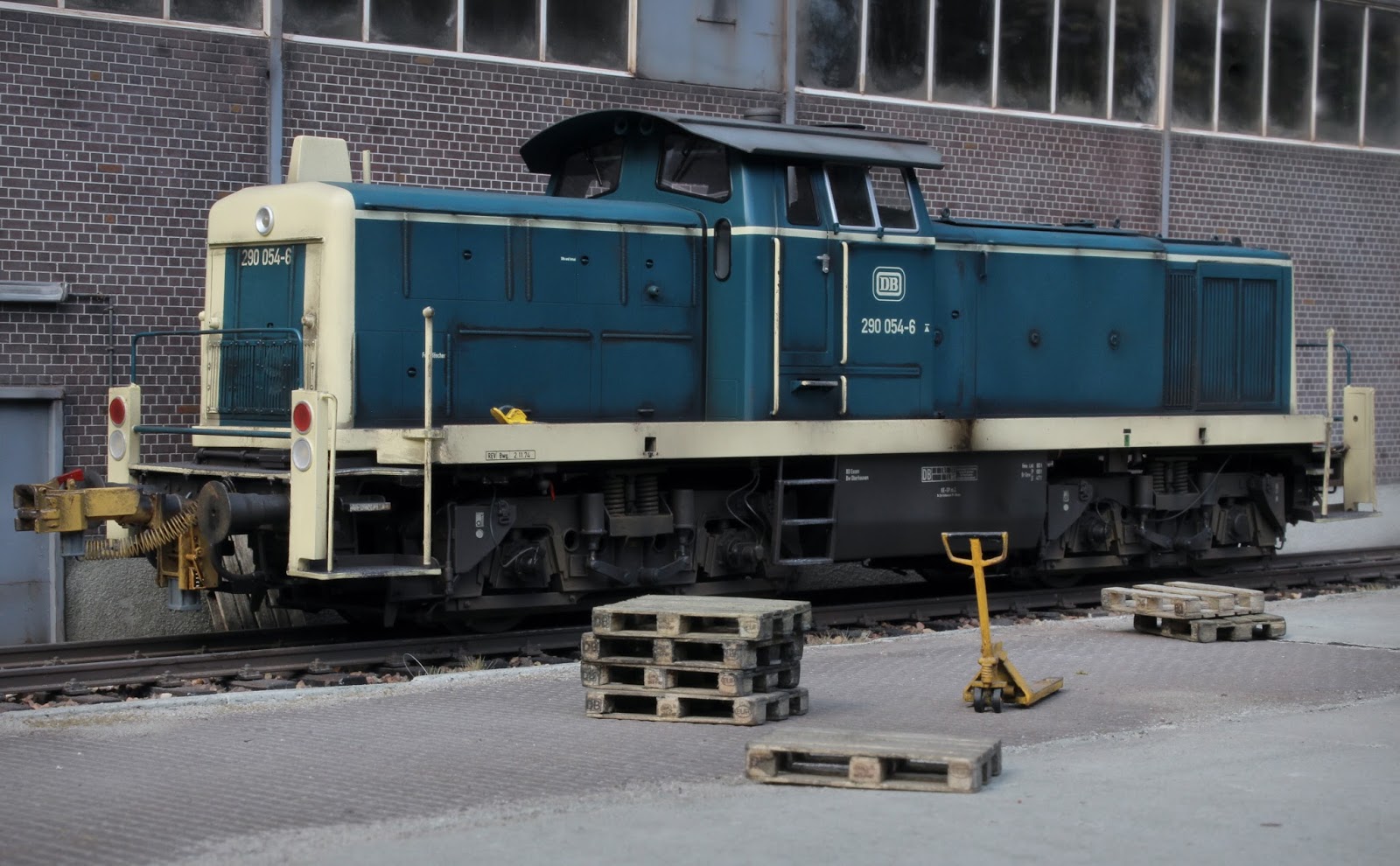 becasse weathering: Reinrassige Rangierdiesel: Die V90 von KM1