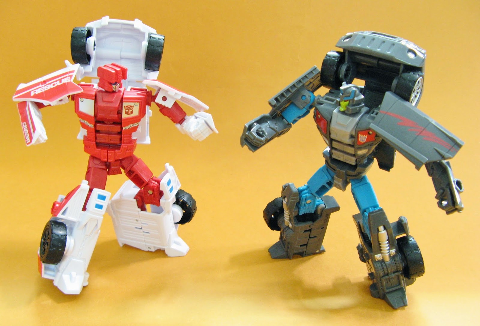 Transformers Generations Combiner Wars Deluxe class FIRST AID IDW 變形金剛 ...