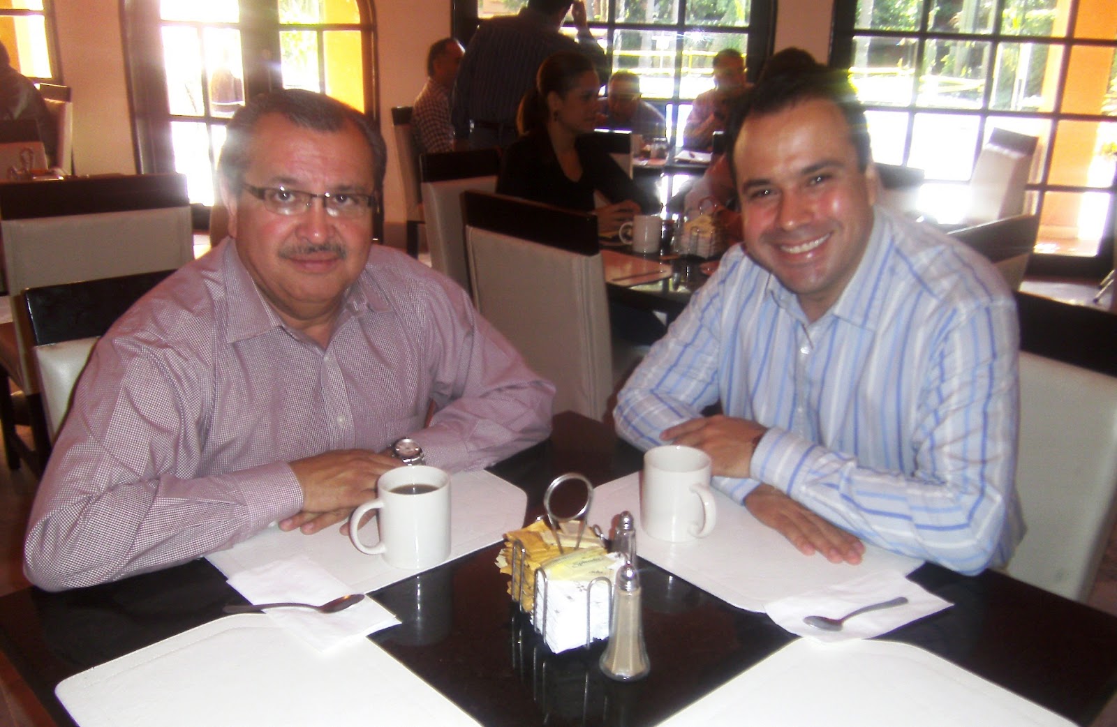 Reporteros.com: REUNIÓN DE MARCOS ULLOA Y TOÑO ASTIAZARÁN