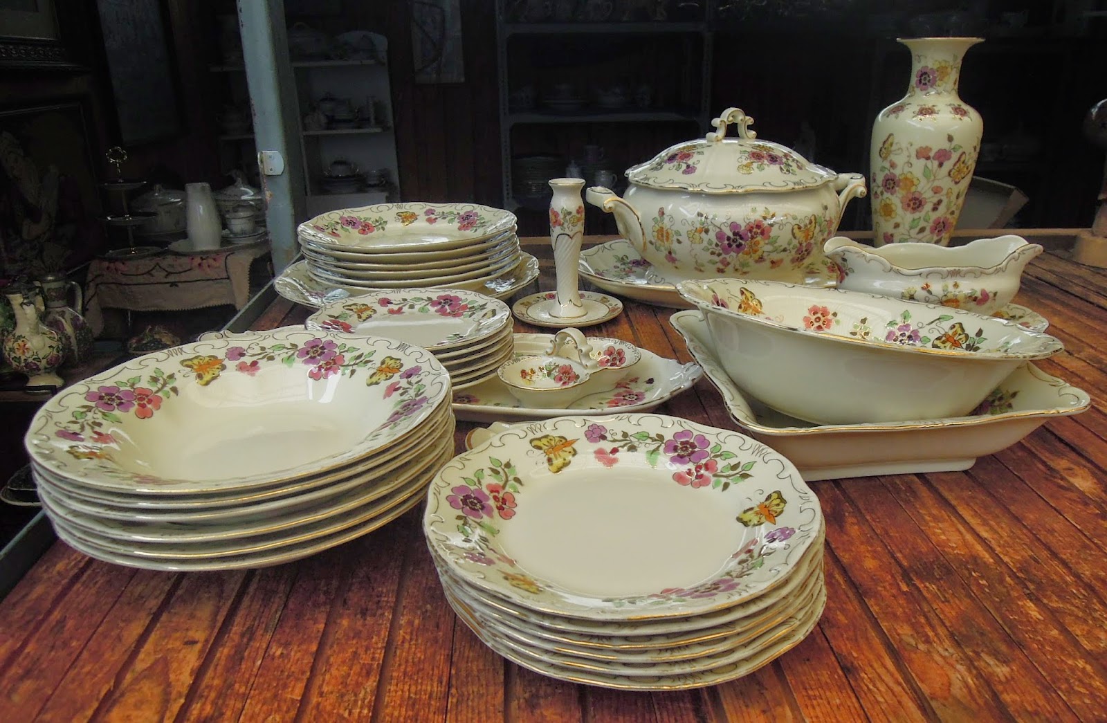 Krizantina műtárgybecsüs: Zsolnay porcelán pillangó