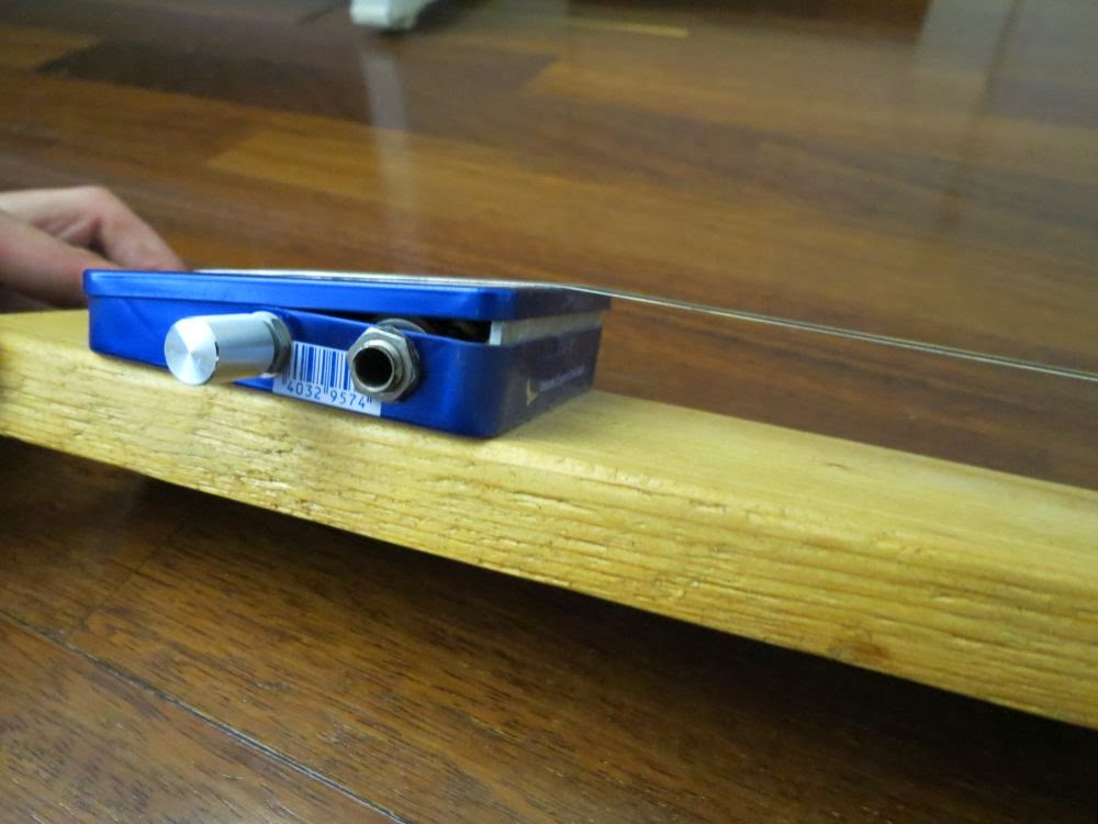 Davide Gironi blog: Homemade 2 Guitar Strings Diddley Bow
