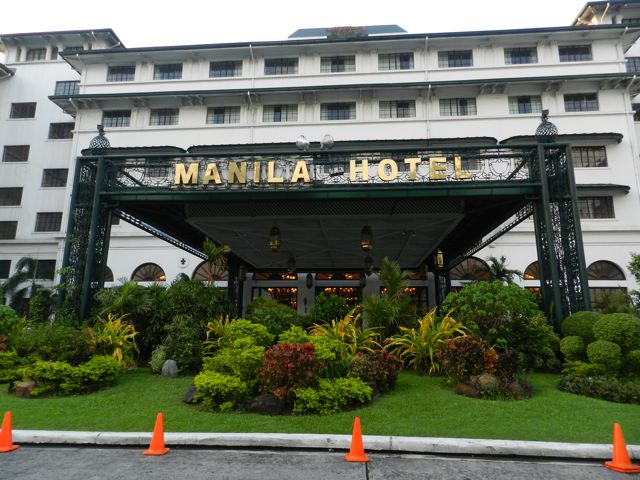 In Pinay's footsteps: MANILA HOTEL: GLIMPSES OF THE MAIN LOBBY AND ...
