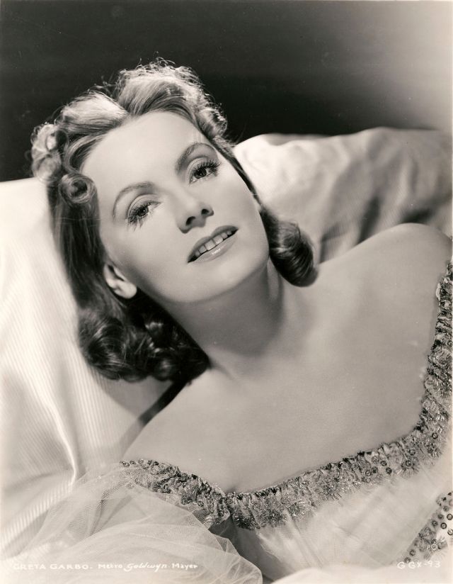 59 Beautiful Portrait Photos of Greta Garbo in 'Ninotchka' (1939) Taken ...