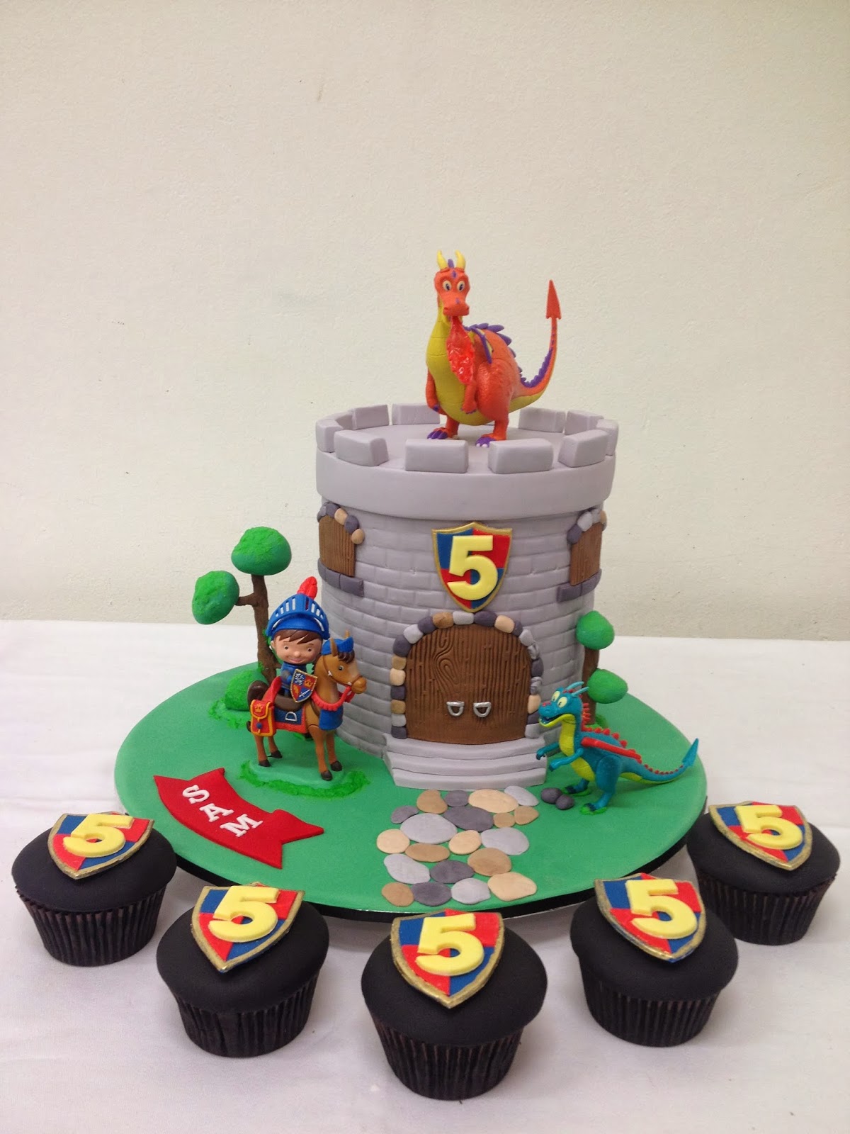 handi's cakes: Mike the Knight Cake