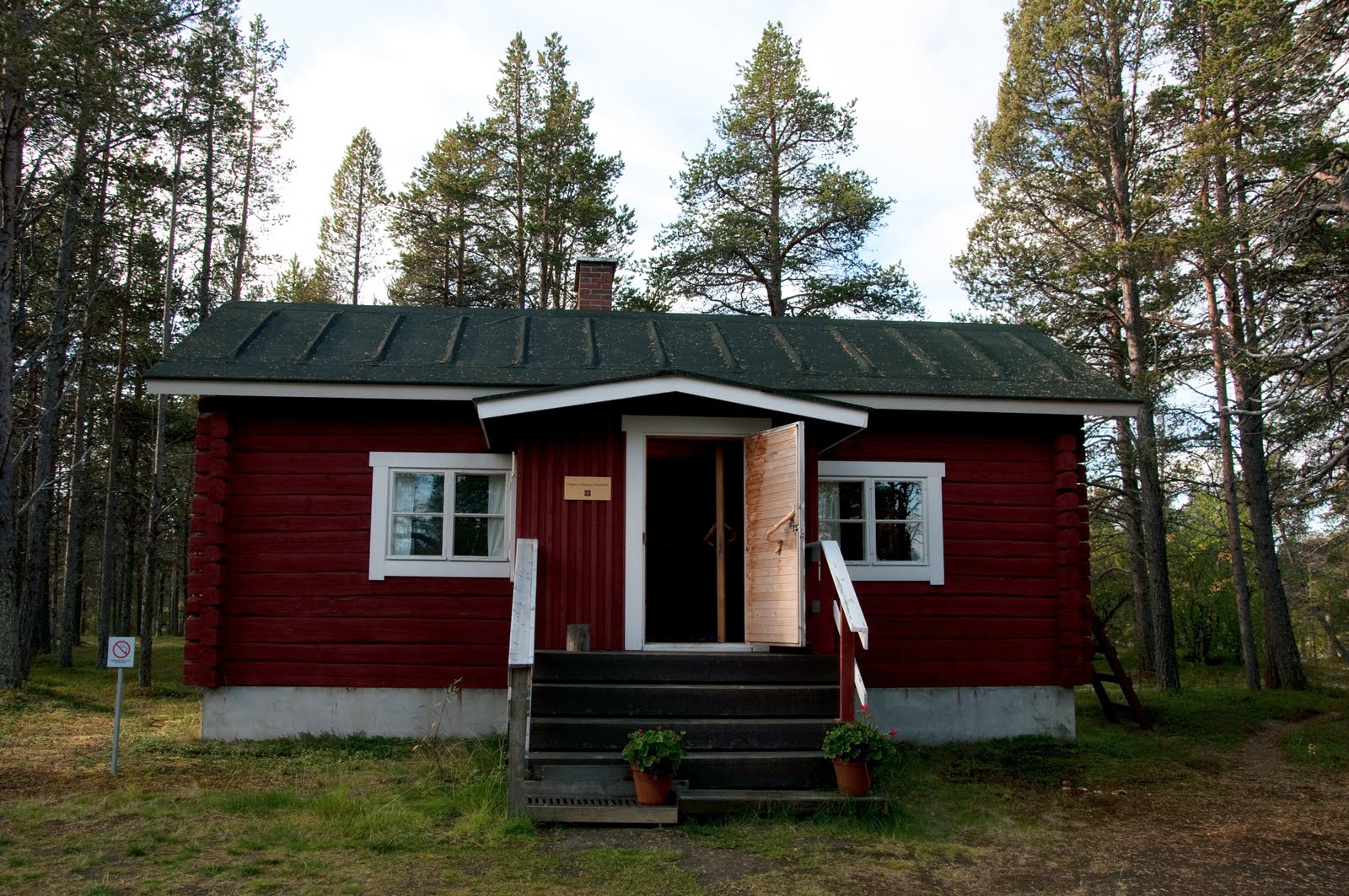 *The Saami - Samisk - Sámi*: Lavvu (Tents), Gamme (Turf Huts), Kåter ...