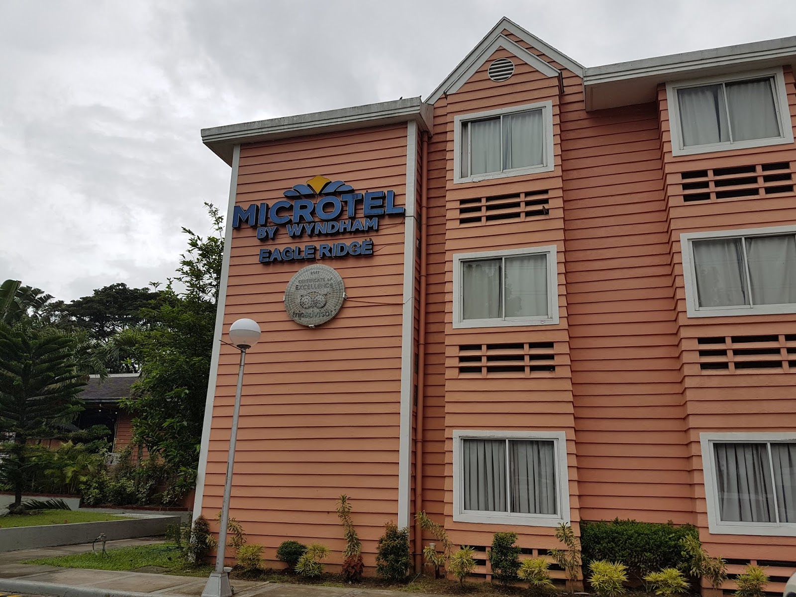 [필리핀 마닐라 근교 호텔] 카비테 이글릿지 내 마이크로텔(Microtel Cavite-Eagle Ridge)