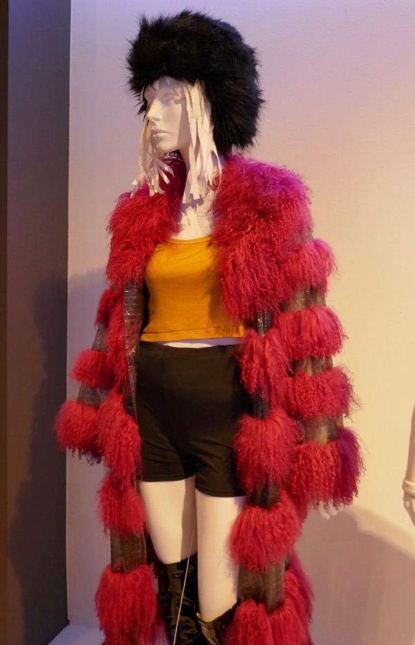 Hollywood Movie Costumes and Props: Blade Runner 2049 film costumes on ...