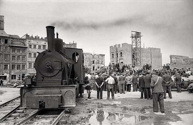 Rising From the Ruins: Pictures of Warsaw, Poland in 1950 ~ Vintage ...