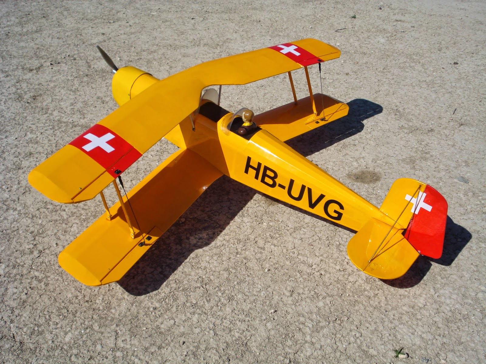Aeromodelisme radio control.: Bücker Bü 131 "Jungmann". Restauración y ...