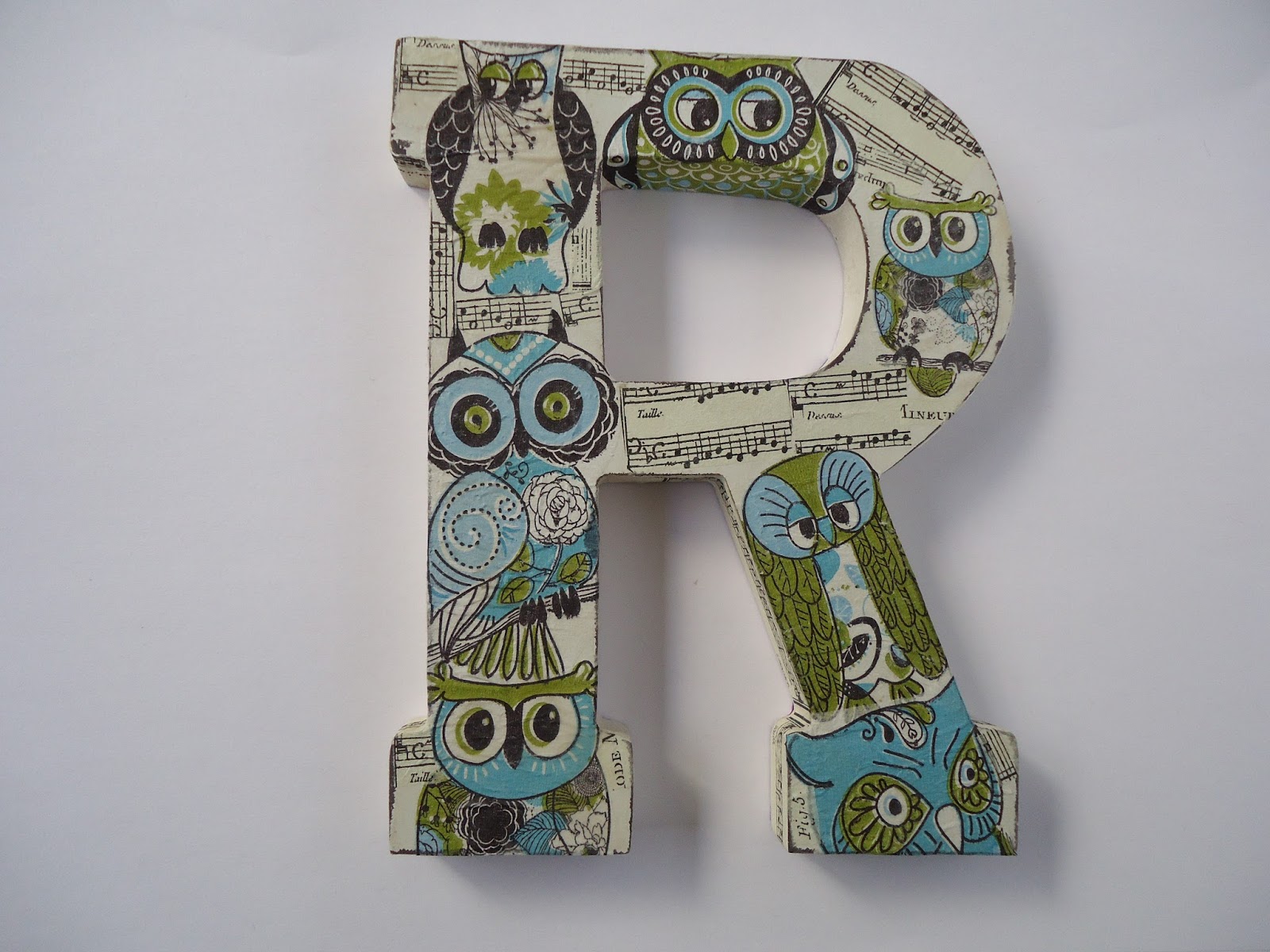 RESTAURANGE: (2). Letras iniciales, decoradas.