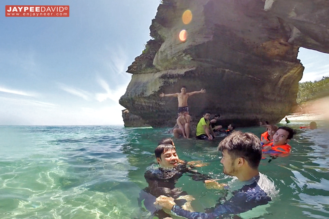 Heart of the Philippines: Maniwaya & Mongpong Islands | Marinduque