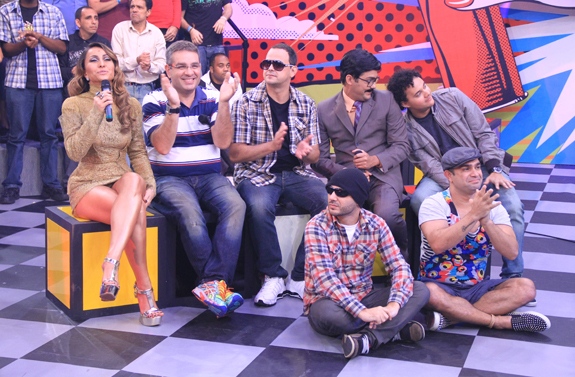 Pânico na Band - Novas "Panicats" chegaram de helicóptero e mascaradas.