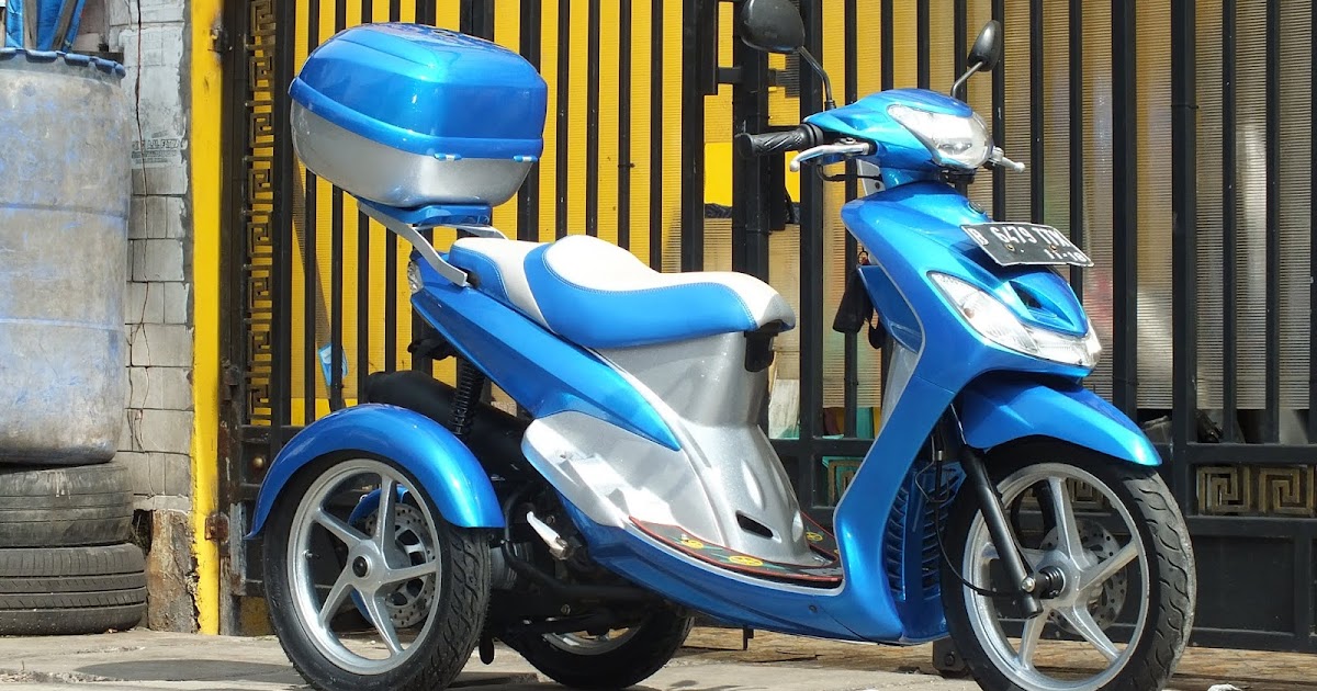 Ngecat MOTOR: MIO CAT GLITTER BLUE CANDY