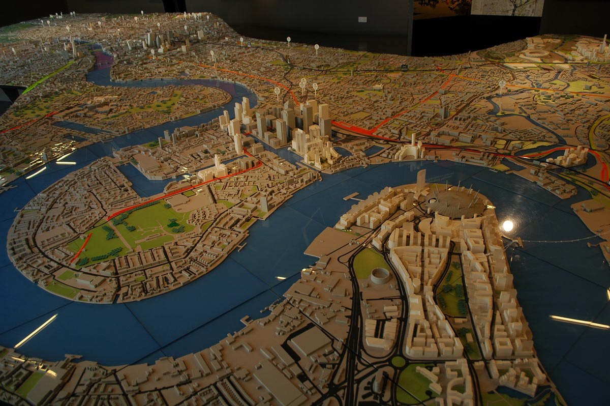 Lando Breaks: Model of London, the Building Centre