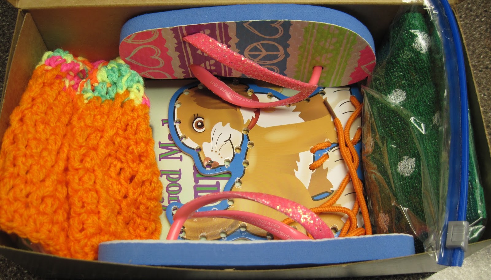 Simply Shoeboxes: Operation Christmas Child Shoebox for 2-4 Year Old Girl